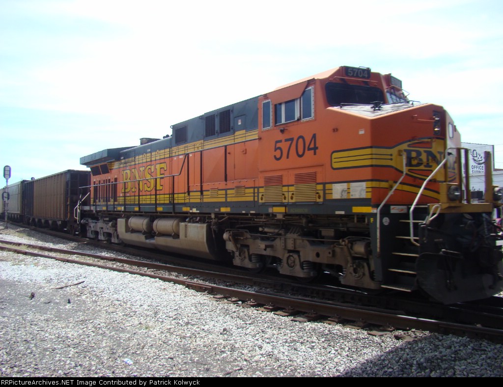 BNSF 5704